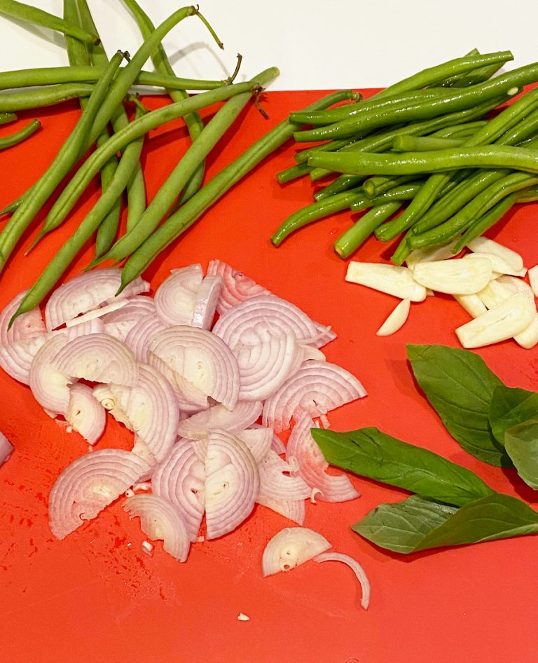 15-Minute Thai Green Beans: Tangy, Savory Perfection – Yum Around the World